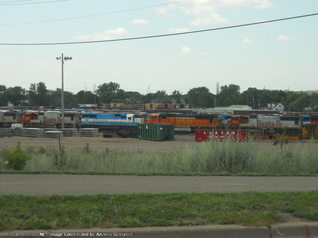 4 BNSF Engines + EMDX 9011